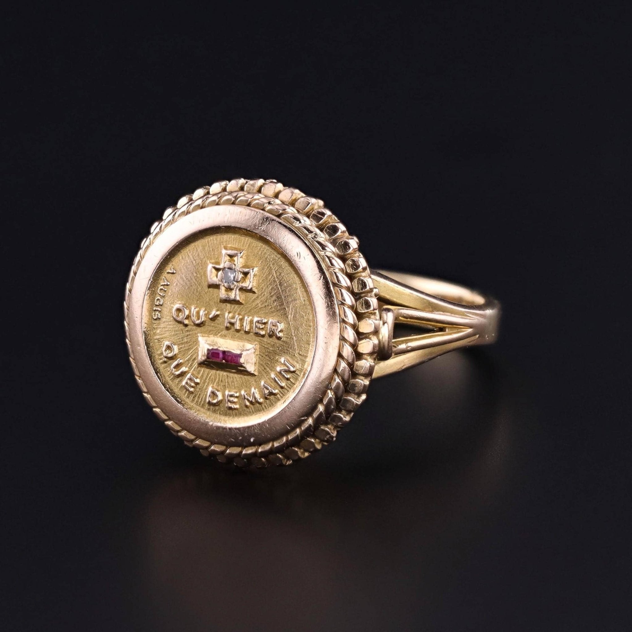 Vintage Qu'hier Que Demain Ring of 18k Gold - Trademark Antiques